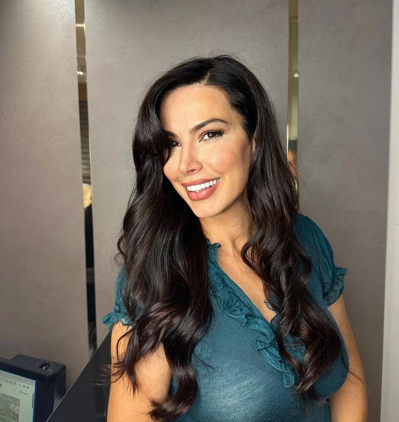 Zbulohet nusja ‘VIP’ e Valbona Selimllarit - Foli.al